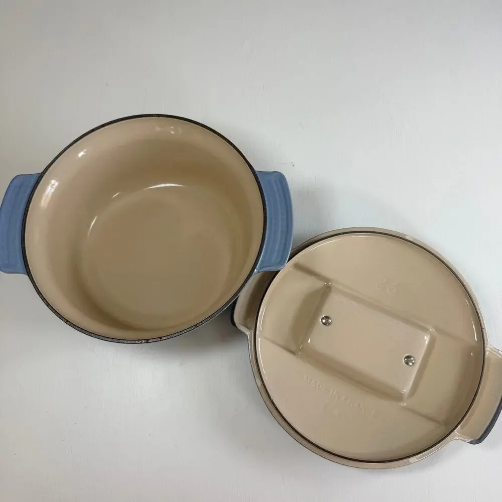 Le Creuset | Kitchen | Vintage Le Creuset Futura 23 Dutch Oven Blue ...